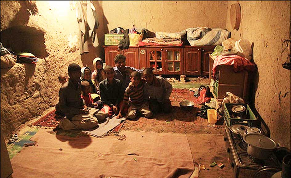 Iran’s Poor and Working Classes Are Hardest Hit by Economic Crisis ...